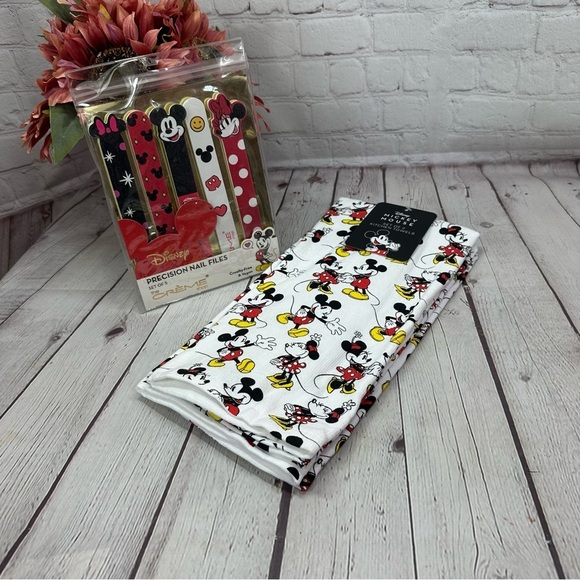 Disney | Kitchen | Nwt Disney Mickey And Minnie Mouse Kitchen Towel ...